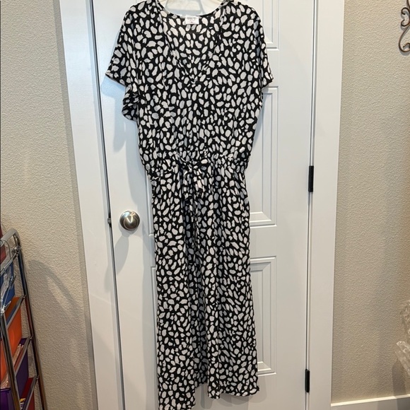 Sienna Sky | Dresses | Sienna Sky Black And White Patterned Dress ...